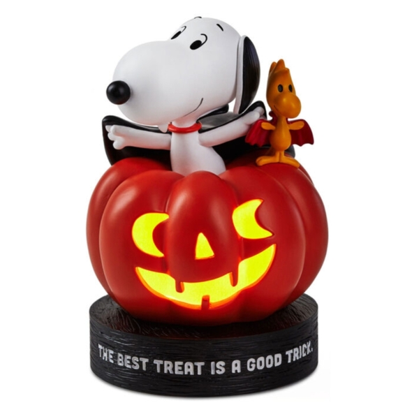 Peanuts | Holiday | Peanuts Vampire Snoopy And Woodstock Halloween ...